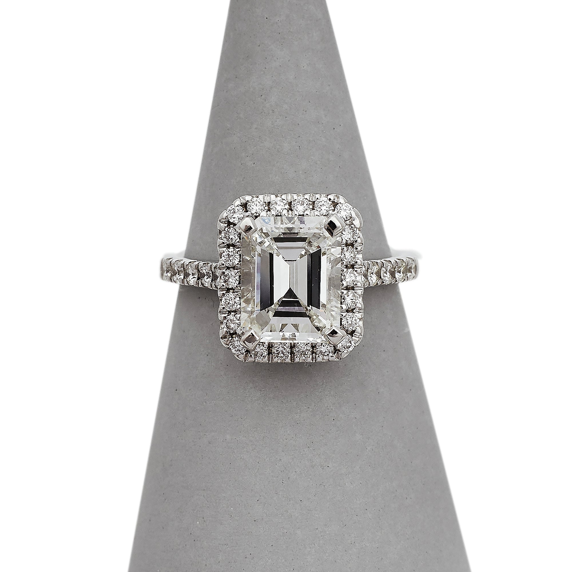 Pre-Owned 18ct White Gold Emerald Cut Diamond Cluster Ring
